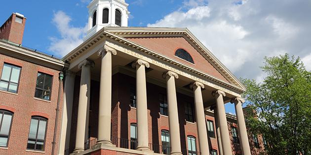 "Increased Pay but Fewer Perks for University Presidents" - HigherEdJobs